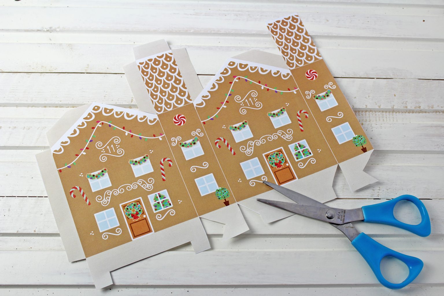 Gör en egen Pepparkakshus Julkalender av Papper - Pyssla med Viktoria