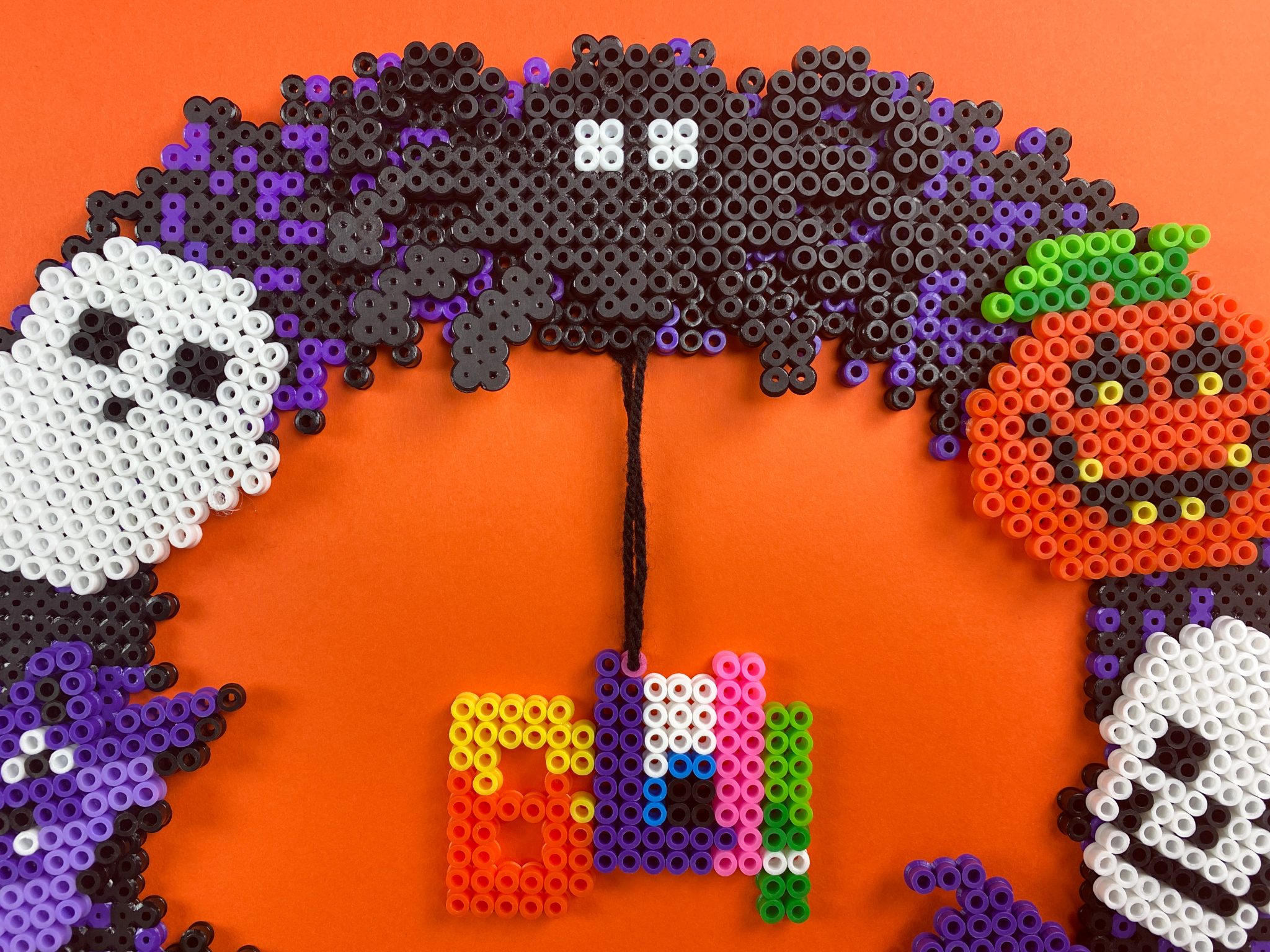 Pärla en krans till Halloween - Pyssla med Viktoria