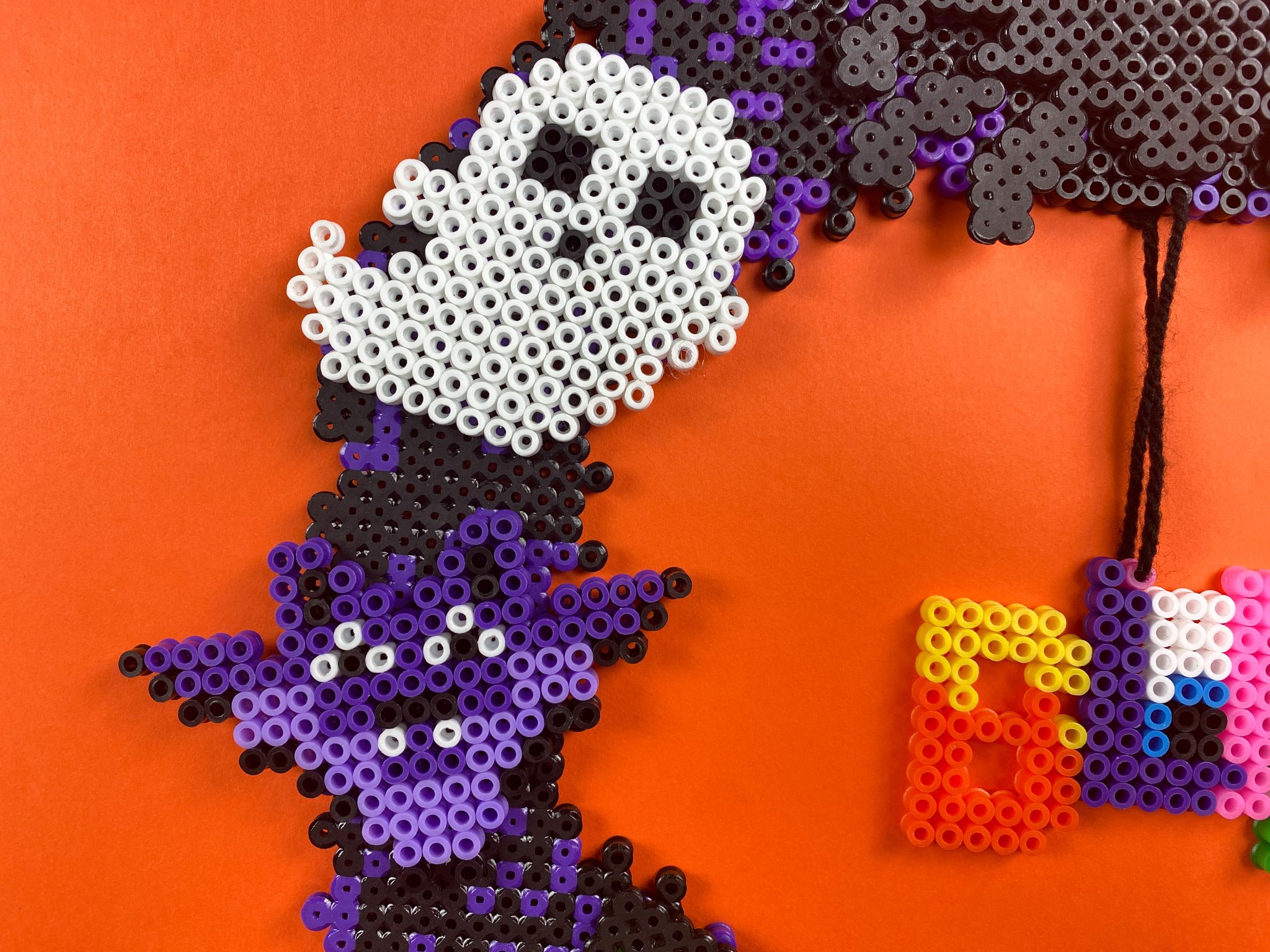 Pärla en krans till Halloween - Pyssla med Viktoria