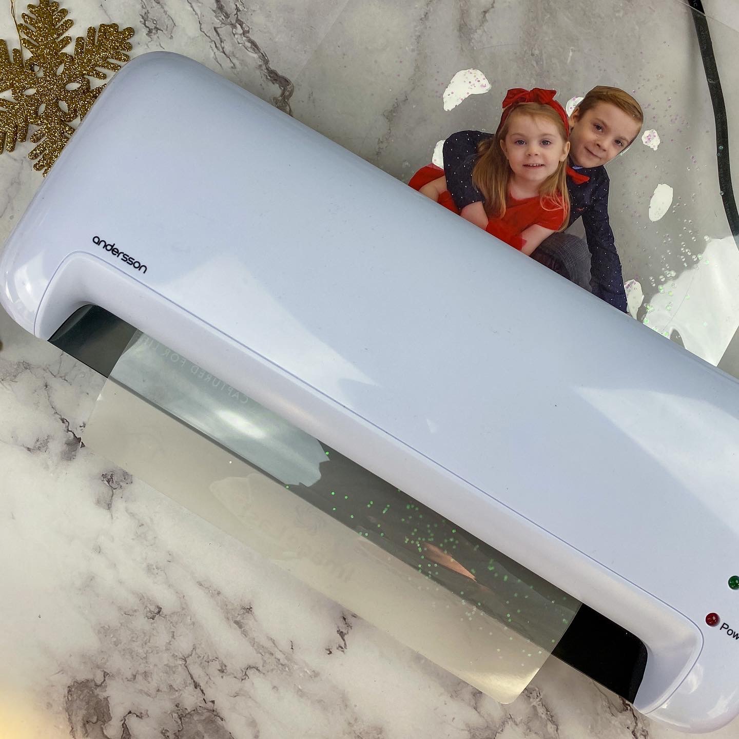 Pyssla en snöglob med ett laminerat foto - Pyssla med Viktoria