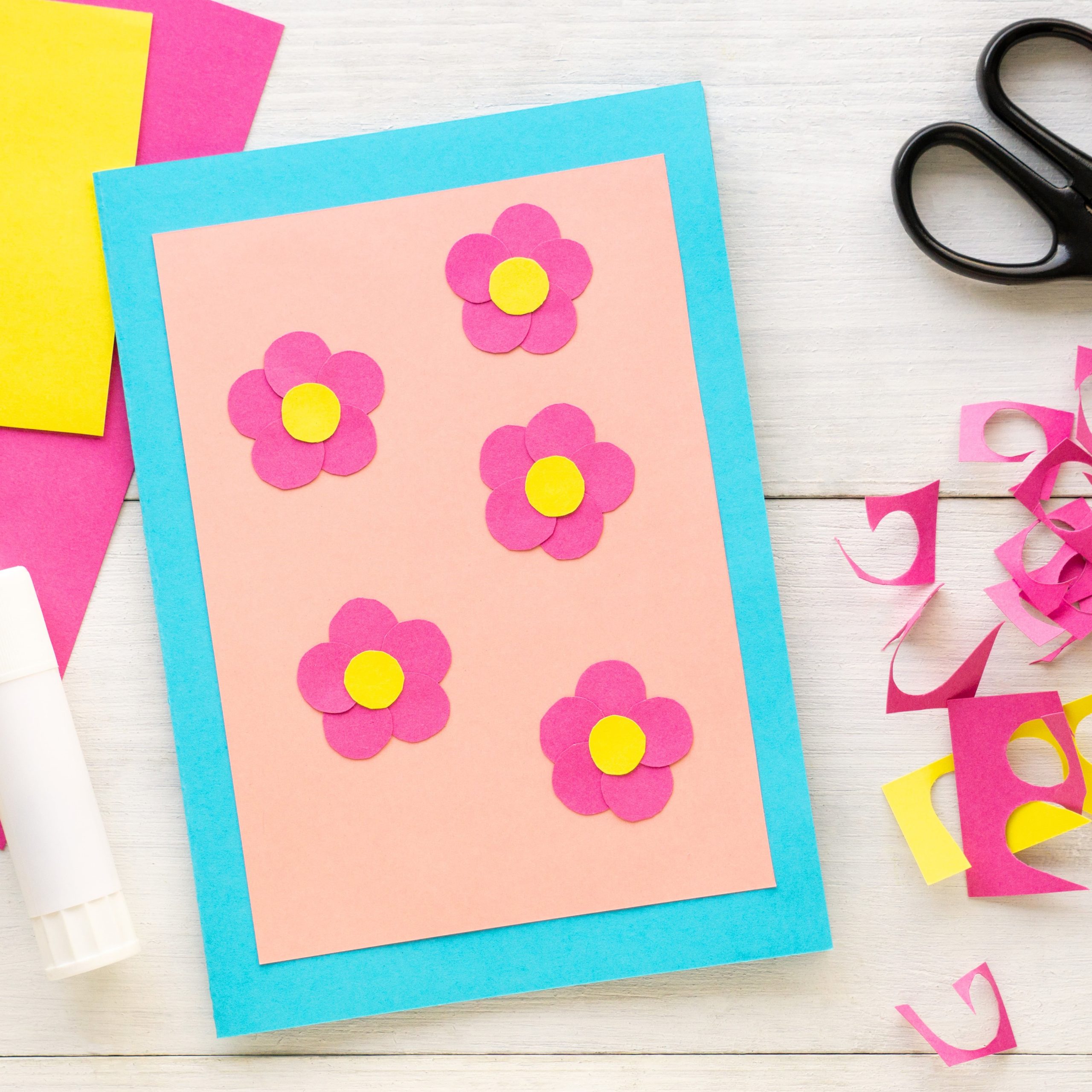 Pyssla ett enkelt kort med blommor - Pyssla med Viktoria